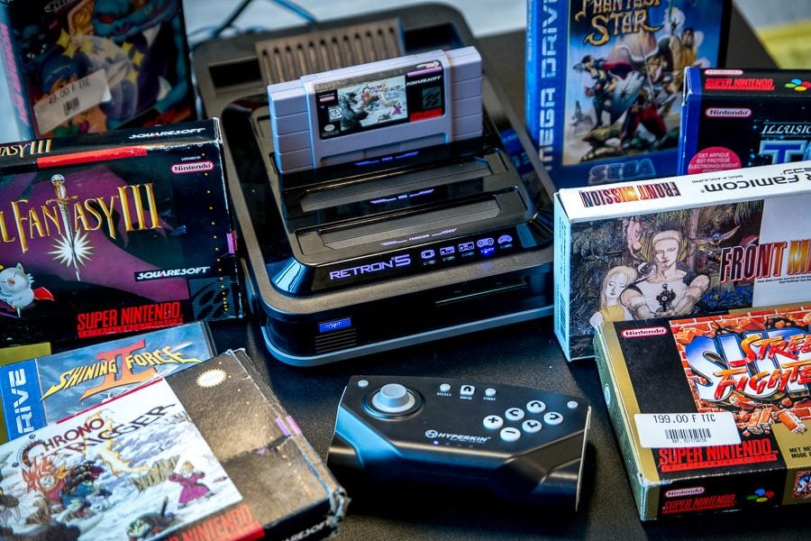 テスト: Retron 5、マスターシステム、メガドライブ、(S)NES、GBA と互換性のある魔法のコンソール