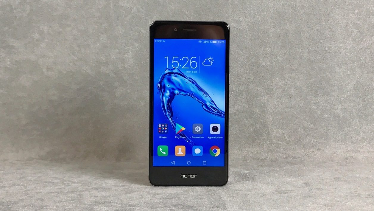 Huawei Honor 6C と Google Pixel 9 Pro Fold の比較