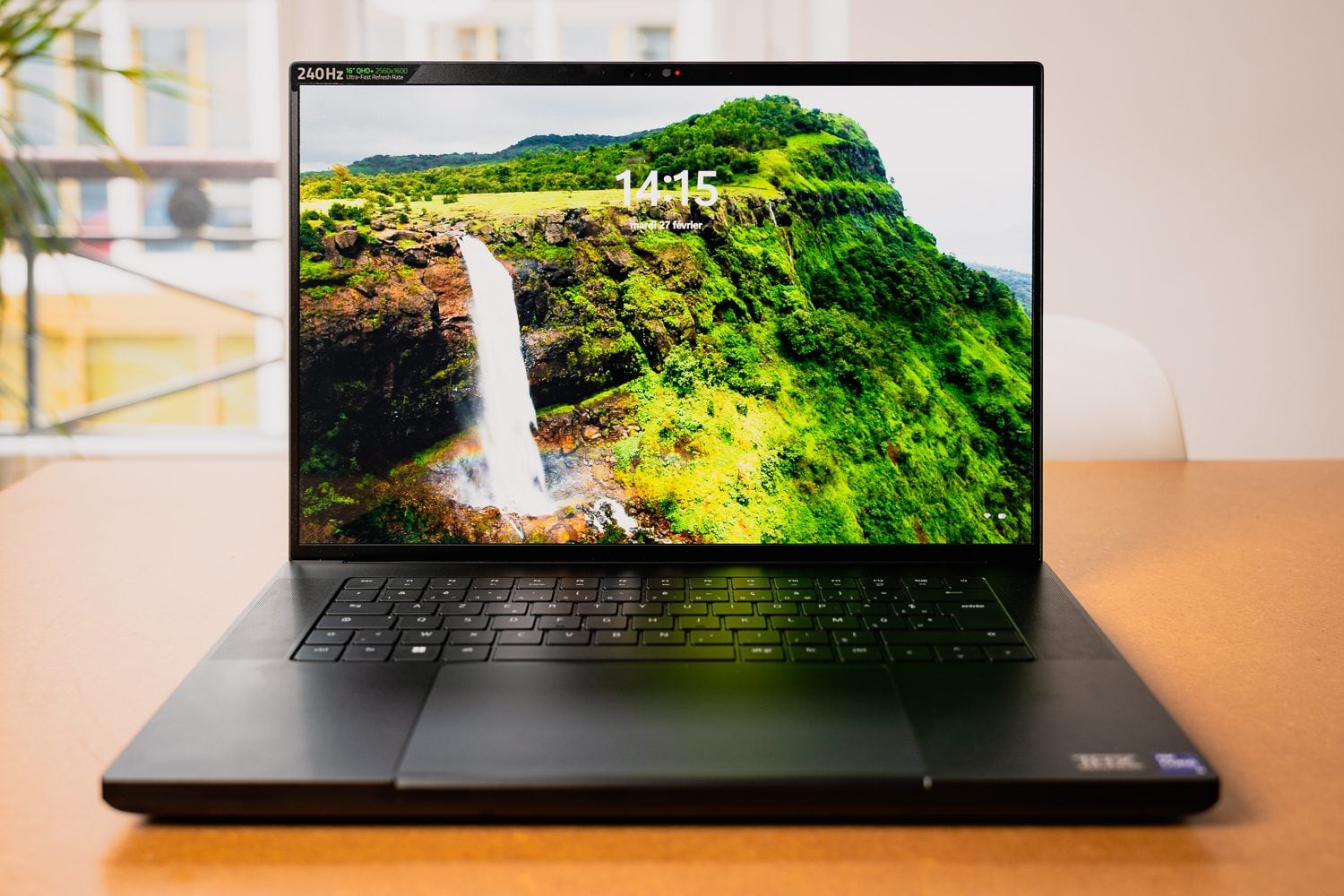 Razer Blade 16テクニカルシート（2024） - 世界の顔